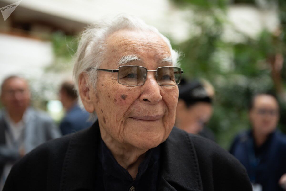 Казахстанский писатель, автор трилогии "Кровь и пот", умер